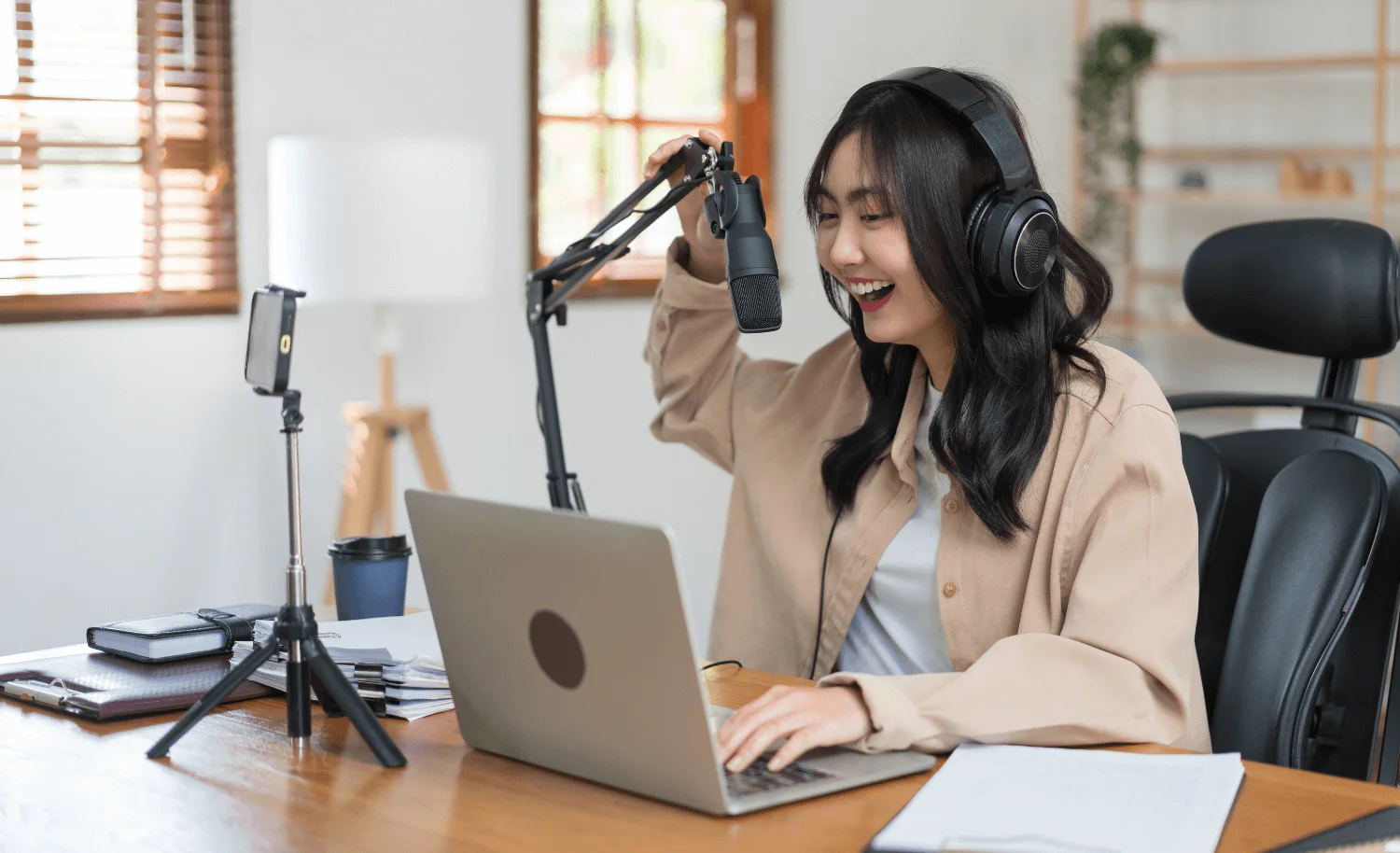 Live vs. Pre-recorded Webinars: Pros, Cons, and Use Cases | Demio Blog